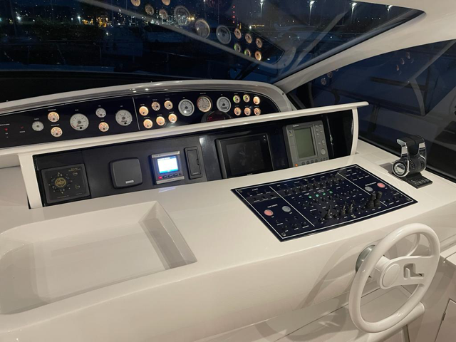 Pershing 54 | Velamica Noleggio Barche a Vela e Motore